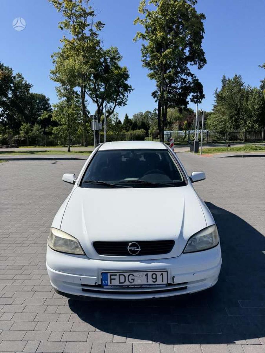 White Opel Astra 2001 in Kaunas, with an engine capacity of 2.00 L and mileage of 210 thousand km for 799 €, photo 4 on AUTOMOTO.COM.LV