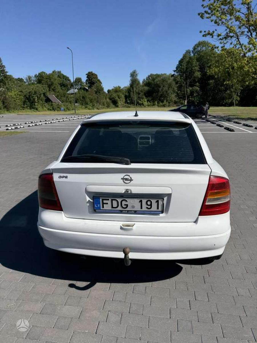 White Opel Astra 2001 in Kaunas, with an engine capacity of 2.00 L and mileage of 210 thousand km for 799 €, photo 6 on AUTOMOTO.COM.LV