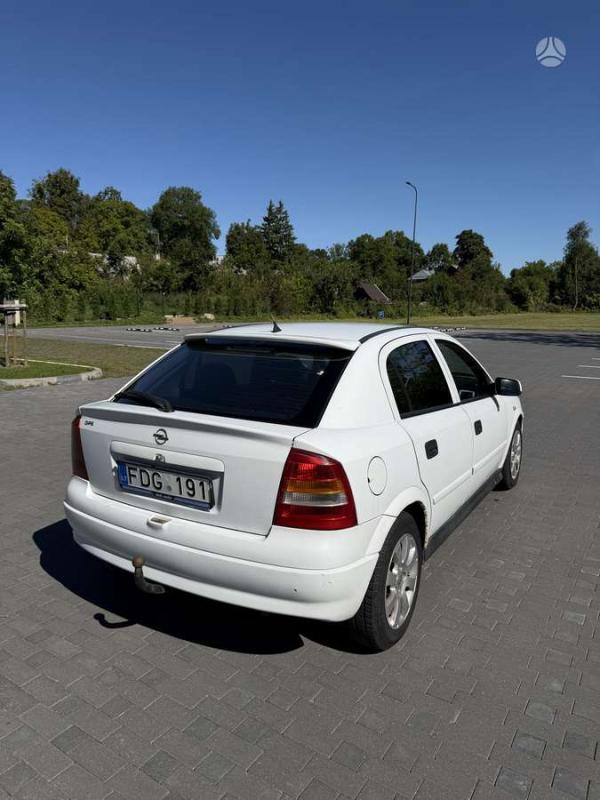 White Opel Astra 2001 in Kaunas, with an engine capacity of 2.00 L and mileage of 210 thousand km for 799 €, photo 7 on AUTOMOTO.COM.LV