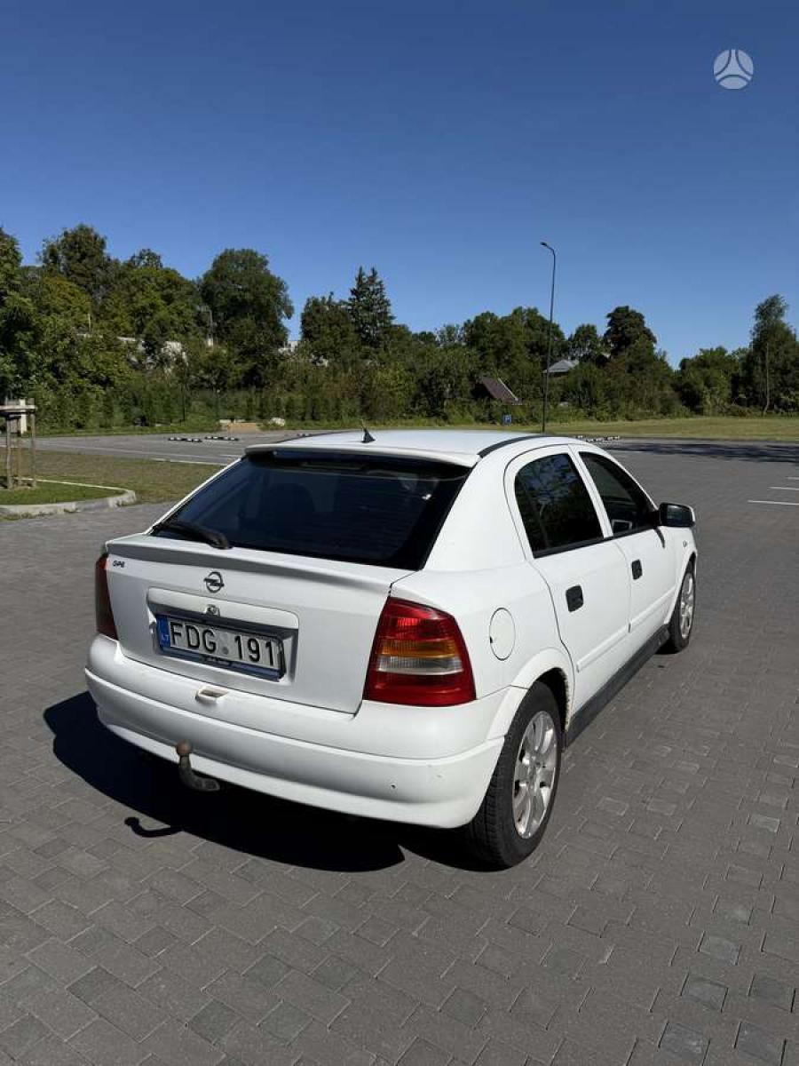 White Opel Astra 2001 in Kaunas, with an engine capacity of 2.00 L and mileage of 210 thousand km for 799 €, photo 7 on AUTOMOTO.COM.LV