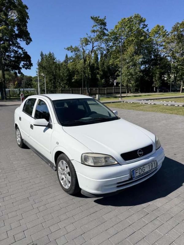 White Opel Astra 2001 in Kaunas, with an engine capacity of 2.00 L and mileage of 210 thousand km for 799 €, photo 9 on AUTOMOTO.COM.LV