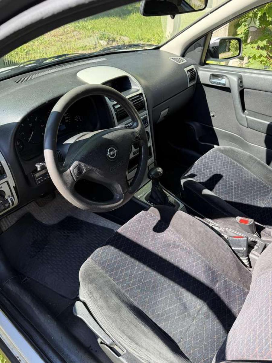 White Opel Astra 2001 in Kaunas, with an engine capacity of 2.00 L and mileage of 210 thousand km for 799 €, photo 18 on AUTOMOTO.COM.LV