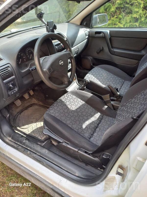 White Opel Astra 2005 in Riga, with an engine capacity of 1.40 L and mileage of 425 thousand km for 400 €, photo 5 on AUTOMOTO.COM.LV