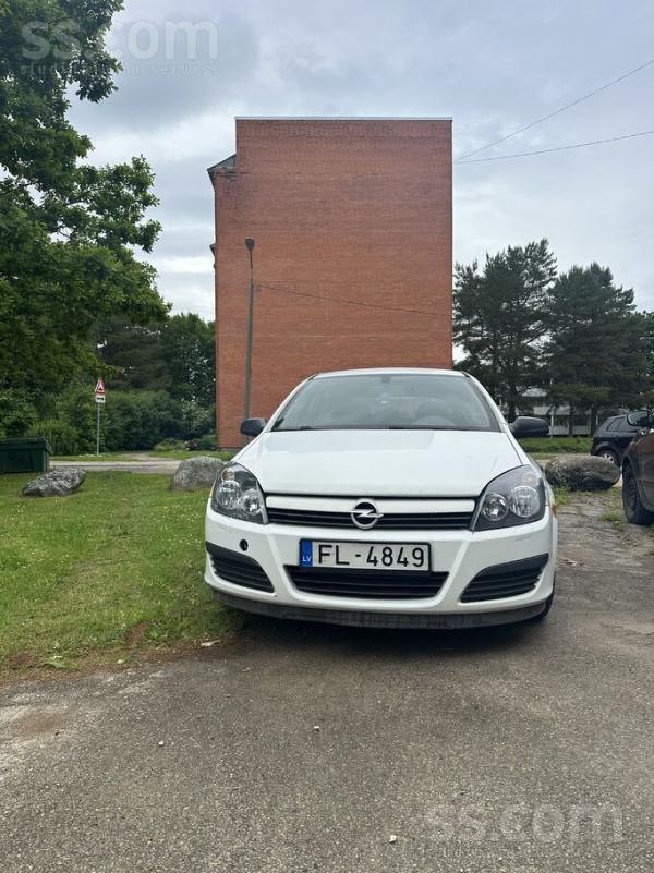 White Opel Astra 2005 in Riga, with an engine capacity of 1.70 L and mileage of 0 thousand km for 300 €, photo 2 on AUTOMOTO.COM.LV