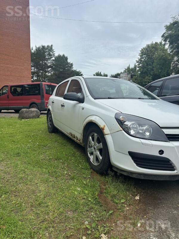 White Opel Astra 2005 in Riga, with an engine capacity of 1.70 L and mileage of 0 thousand km for 300 €, photo 3 on AUTOMOTO.COM.LV