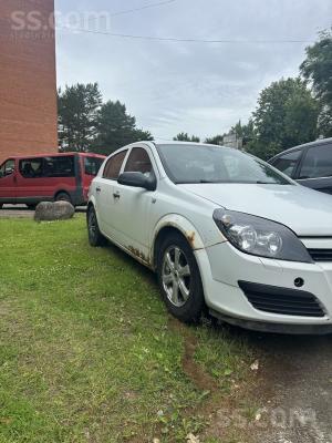 White Opel Astra 2005 in Riga, with an engine capacity of 1.70 L and mileage of 0 thousand km for 300 €, photo 4 on AUTOMOTO.COM.LV