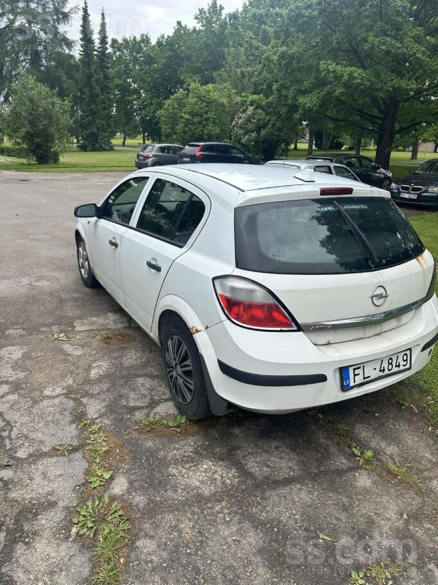 White Opel Astra 2005 in Riga, with an engine capacity of 1.70 L and mileage of 0 thousand km for 300 €, photo 5 on AUTOMOTO.COM.LV