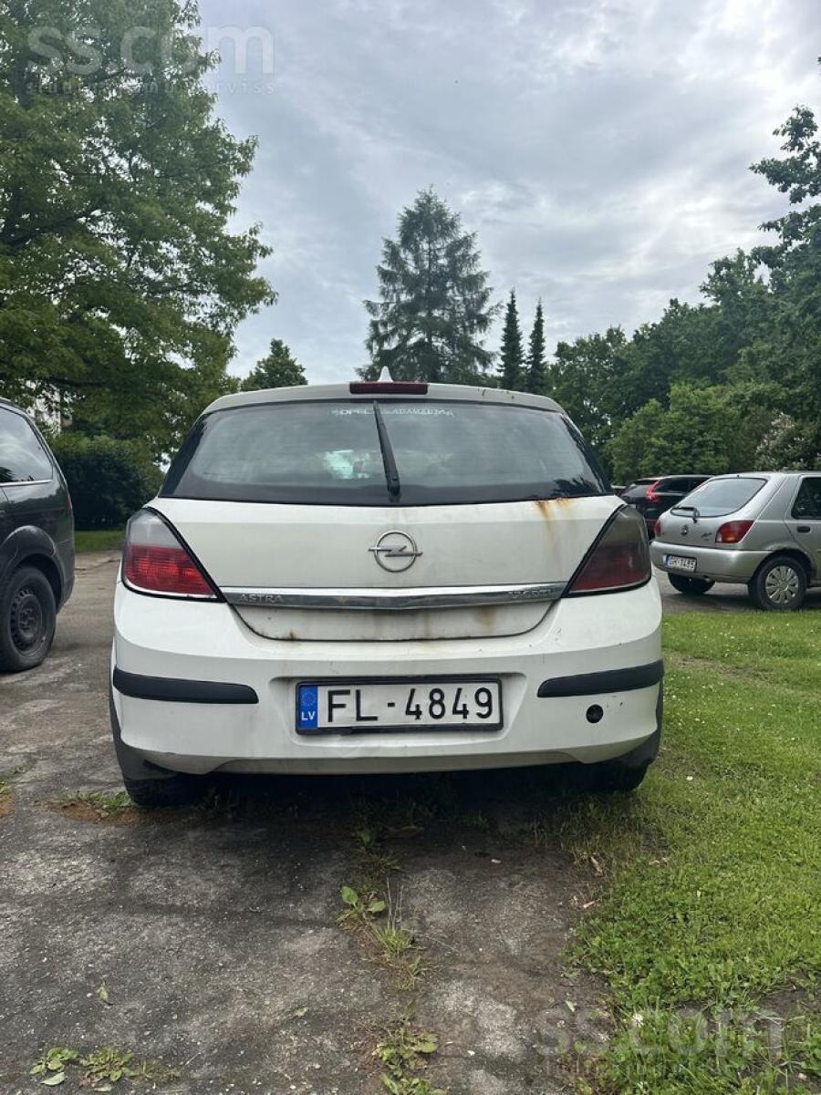 White Opel Astra 2005 in Riga, with an engine capacity of 1.70 L and mileage of 0 thousand km for 300 €, photo 6 on AUTOMOTO.COM.LV