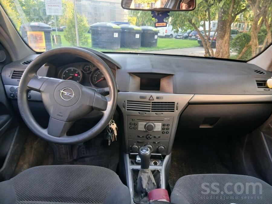 Белый Опель Астра 2005 в Рига, объемом двигателя 1.70 л и пробегом 394 тыс. км за 950 €, фото 7 на AUTOMOTO.COM.LV