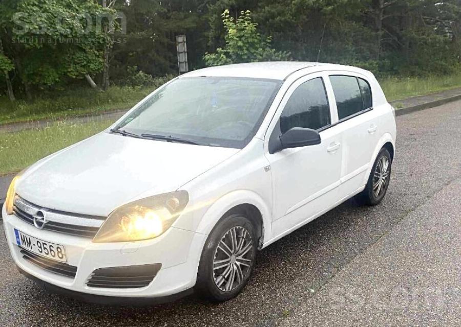 White Opel Astra 2006 in Ventspils, with an engine capacity of 1.90 L and mileage of 247 thousand km for 1700 €, photo 2 on AUTOMOTO.COM.LV
