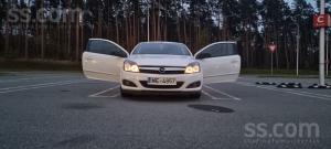 White Opel Astra 2006 in Riga, with an engine capacity of 1.70 L and mileage of 406 thousand km for 3290 €, photo 3 on AUTOMOTO.COM.LV