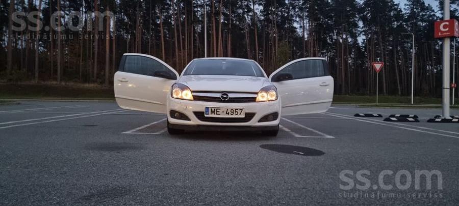White Opel Astra 2006 in Riga, with an engine capacity of 1.70 L and mileage of 406 thousand km for 3290 €, photo 3 on AUTOMOTO.COM.LV