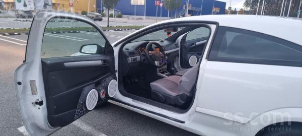 Opel Astra 2006 Rīga vietnē Balts Opel Astra 2006 Rīga, ar dzinēja tilpumu 1.70 L un nobraukumu 406 tūkst. km par 2990 €, foto 8 vietnē AUTOMOTO.COM.LV