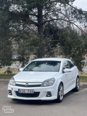 White Opel Astra 2008 in Vilnius, with an engine capacity of 1.90 L and mileage of 280 thousand km for 1600 €, photo 3 on AUTOMOTO.COM.LV