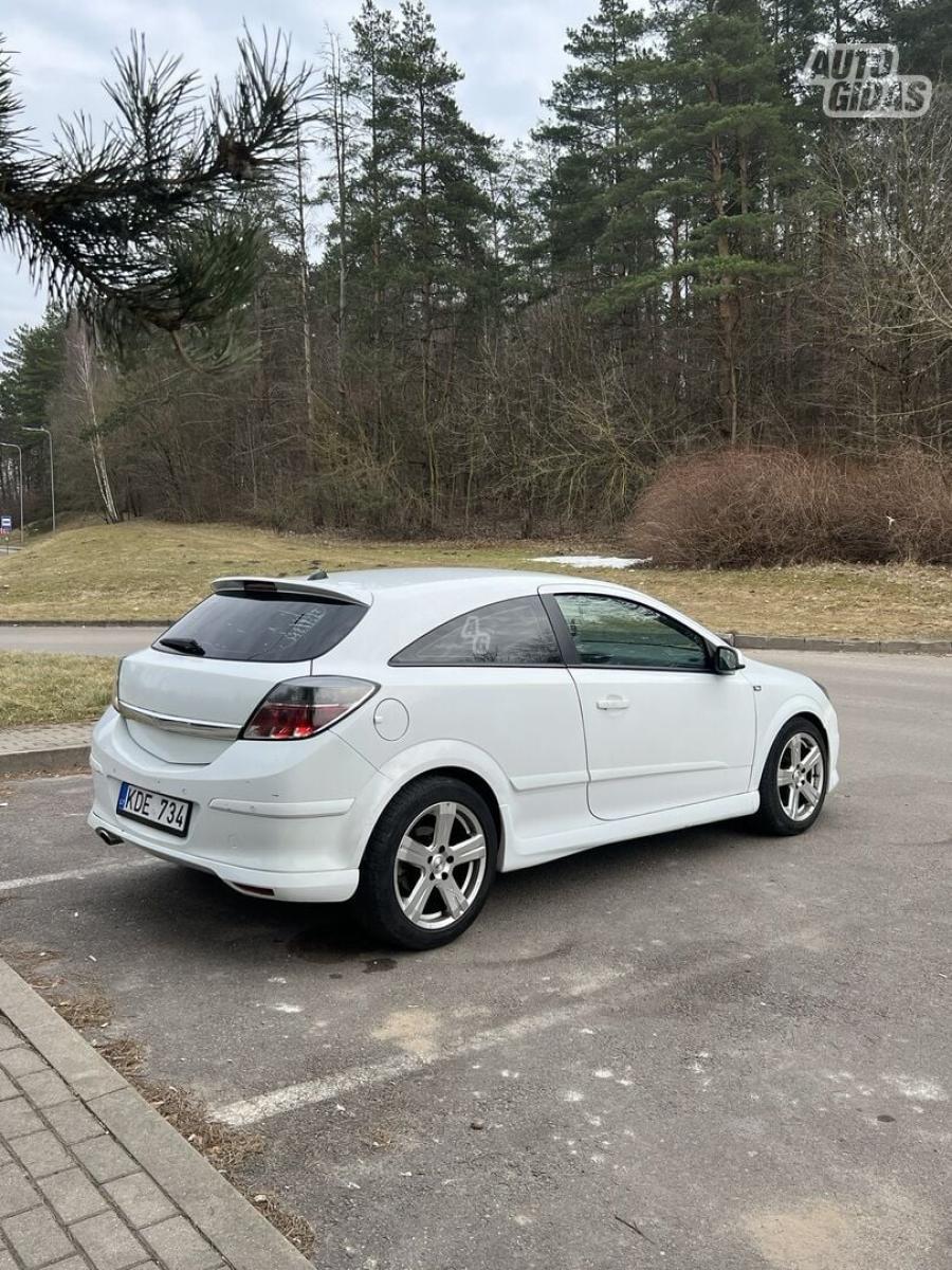 White Opel Astra 2008 in Vilnius, with an engine capacity of 1.90 L and mileage of 280 thousand km for 1600 €, photo 6 on AUTOMOTO.COM.LV