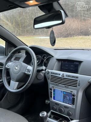 White Opel Astra 2008 in Vilnius, with an engine capacity of 1.90 L and mileage of 280 thousand km for 1600 €, photo 14 on AUTOMOTO.COM.LV