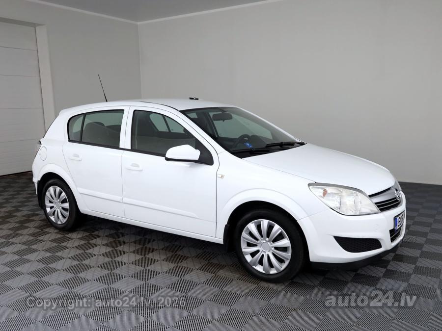 White Opel Astra 2008 in Tallinn, with an engine capacity of 1.60 L and mileage of 249 thousand km for 1199 €, photo 1 on AUTOMOTO.COM.LV
