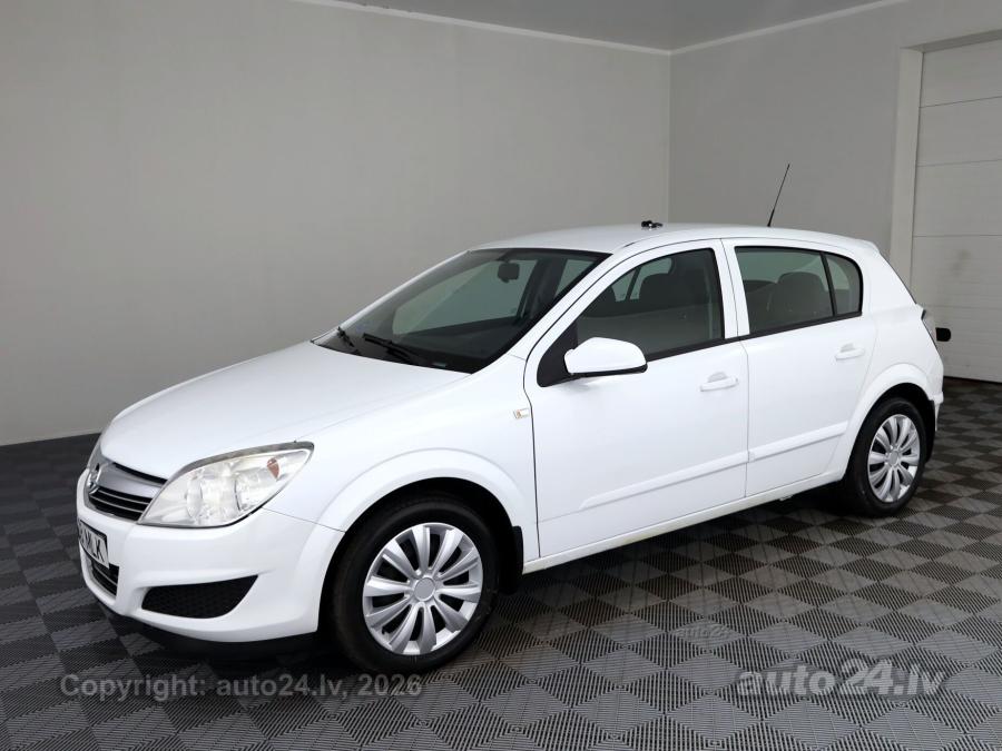 White Opel Astra 2008 in Tallinn, with an engine capacity of 1.60 L and mileage of 249 thousand km for 1199 €, photo 3 on AUTOMOTO.COM.LV