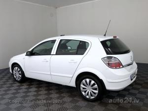 White Opel Astra 2008 in Tallinn, with an engine capacity of 1.60 L and mileage of 249 thousand km for 1199 €, photo 5 on AUTOMOTO.COM.LV