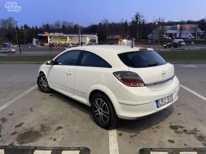White Opel Astra 2009 in Alytus, with an engine capacity of 1.70 L and mileage of 293 thousand km for 1000 €, photo 3 on AUTOMOTO.COM.LV