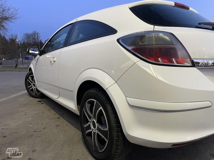 White Opel Astra 2009 in Alytus, with an engine capacity of 1.70 L and mileage of 293 thousand km for 1000 €, photo 7 on AUTOMOTO.COM.LV