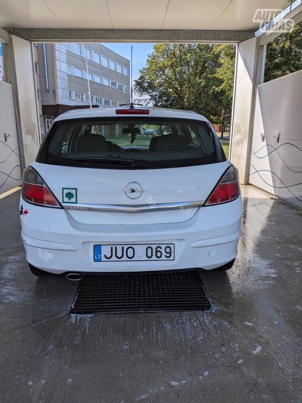 Balts Opel Astra 2009 Šauļi, ar dzinēja tilpumu 1.70 L un nobraukumu 292 tūkst. km par 700 €, foto 1 vietnē AUTOMOTO.COM.LV