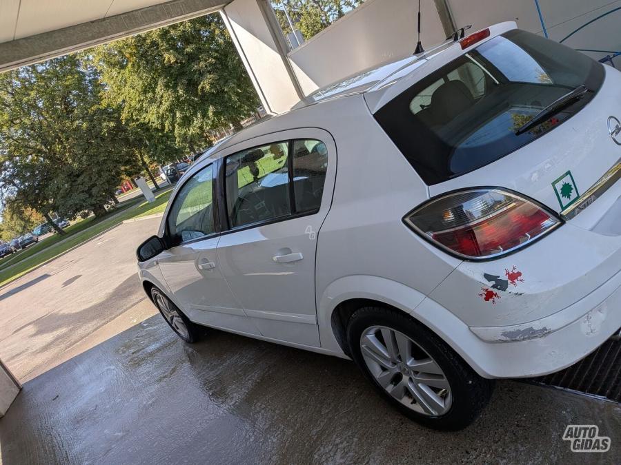 Balts Opel Astra 2009 Šauļi, ar dzinēja tilpumu 1.70 L un nobraukumu 292 tūkst. km par 700 €, foto 3 vietnē AUTOMOTO.COM.LV