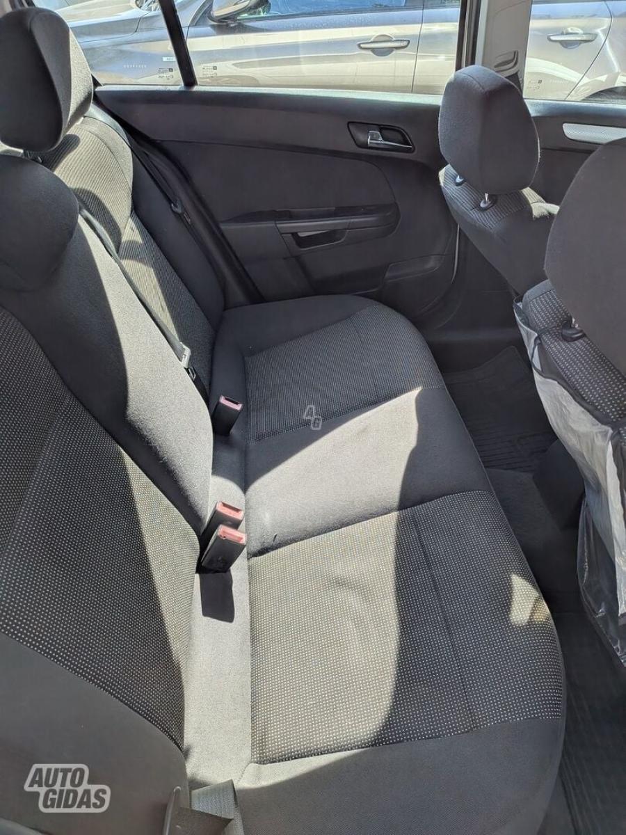 Balts Opel Astra 2009 Šauļi, ar dzinēja tilpumu 1.70 L un nobraukumu 292 tūkst. km par 700 €, foto 13 vietnē AUTOMOTO.COM.LV