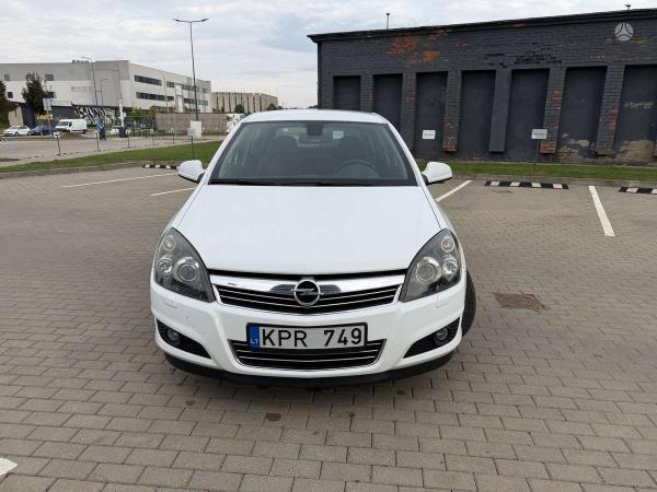 Balts Opel Astra 2009 Kauņa, ar dzinēja tilpumu 1.69 L un nobraukumu 206 tūkst. km par 2200 €, foto 3 vietnē AUTOMOTO.COM.LV