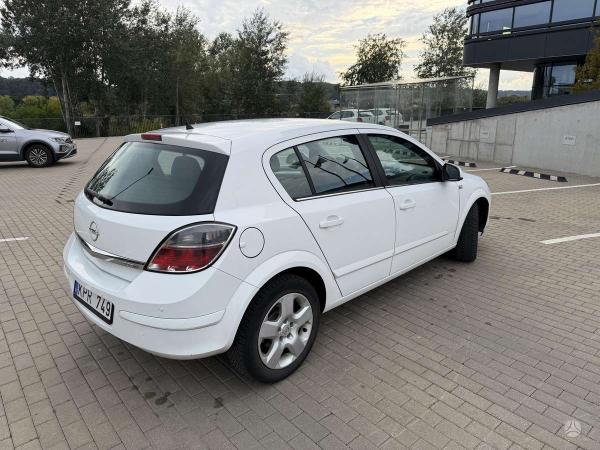 Balts Opel Astra 2009 Kauņa, ar dzinēja tilpumu 1.69 L un nobraukumu 206 tūkst. km par 2200 €, foto 6 vietnē AUTOMOTO.COM.LV
