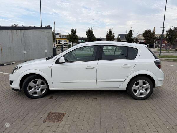 Balts Opel Astra 2009 Kauņa, ar dzinēja tilpumu 1.69 L un nobraukumu 206 tūkst. km par 2200 €, foto 9 vietnē AUTOMOTO.COM.LV