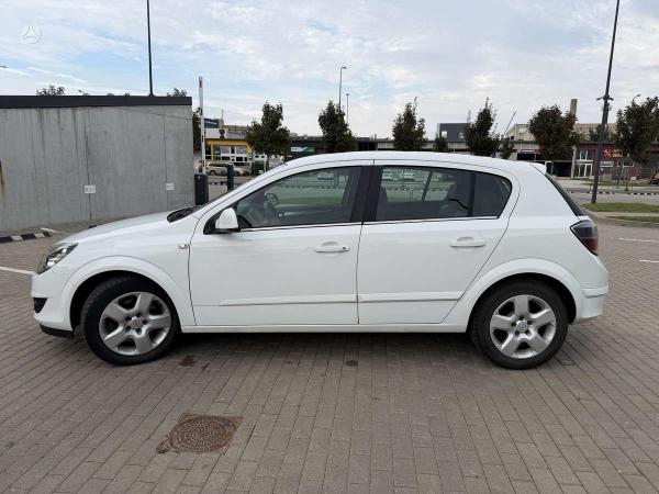 Balts Opel Astra 2009 Kauņa, ar dzinēja tilpumu 1.69 L un nobraukumu 206 tūkst. km par 2200 €, foto 10 vietnē AUTOMOTO.COM.LV