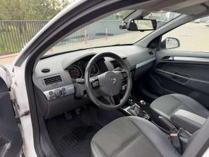 Balts Opel Astra 2009 Kauņa, ar dzinēja tilpumu 1.69 L un nobraukumu 206 tūkst. km par 2200 €, foto 11 vietnē AUTOMOTO.COM.LV