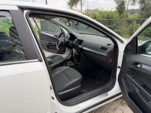 Balts Opel Astra 2009 Kauņa, ar dzinēja tilpumu 1.69 L un nobraukumu 206 tūkst. km par 2200 €, foto 13 vietnē AUTOMOTO.COM.LV