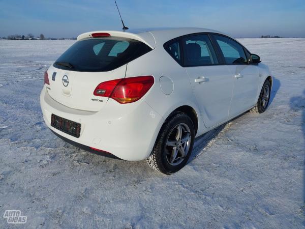 White Opel Astra 2010 in Marijampole, with an engine capacity of 1.40 L and mileage of 124 thousand km for 2999 €, photo 7 on AUTOMOTO.COM.LV