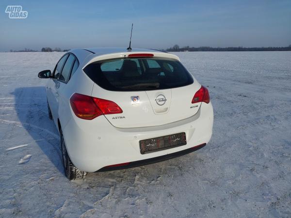 Balts Opel Astra 2010 Marijampole, ar dzinēja tilpumu 1.40 L un nobraukumu 124 tūkst. km par 2777 €, foto 5 vietnē AUTOMOTO.COM.LV