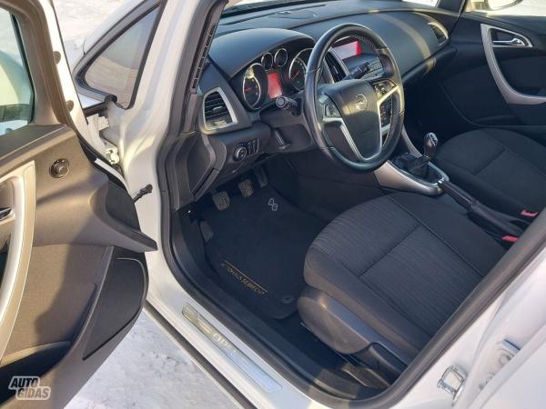 Balts Opel Astra 2010 Marijampole, ar dzinēja tilpumu 1.40 L un nobraukumu 124 tūkst. km par 2777 €, foto 9 vietnē AUTOMOTO.COM.LV