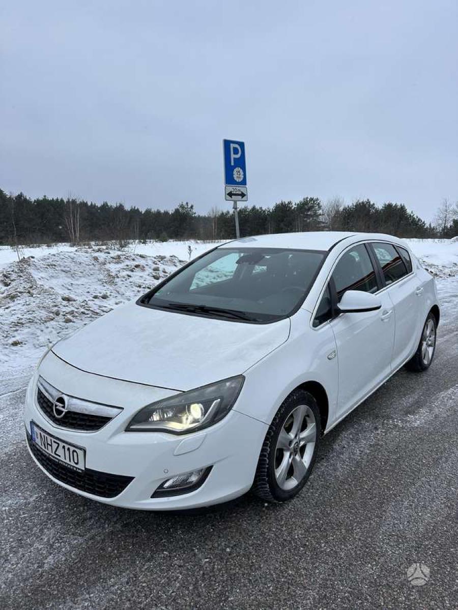 Balts Opel Astra 2010 Viļņa, ar dzinēja tilpumu 1.60 L un nobraukumu 169 tūkst. km par 3200 €, foto 1 vietnē AUTOMOTO.COM.LV