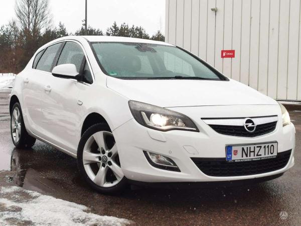 Balts Opel Astra 2010 Viļņa, ar dzinēja tilpumu 1.60 L un nobraukumu 169 tūkst. km par 3950 €, foto 2 vietnē AUTOMOTO.COM.LV