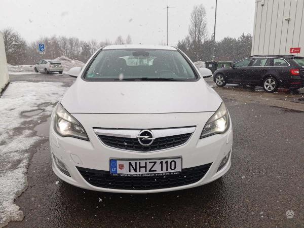 Balts Opel Astra 2010 Viļņa, ar dzinēja tilpumu 1.60 L un nobraukumu 169 tūkst. km par 3950 €, foto 3 vietnē AUTOMOTO.COM.LV