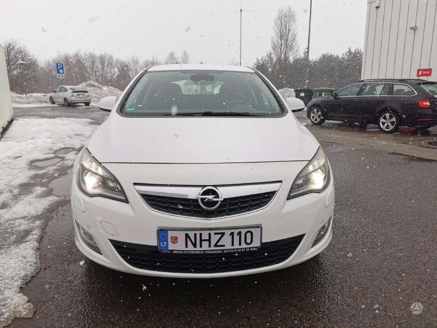 Balts Opel Astra 2010 Viļņa, ar dzinēja tilpumu 1.60 L un nobraukumu 169 tūkst. km par 3950 €, foto 3 vietnē AUTOMOTO.COM.LV