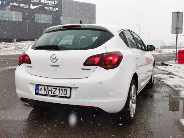 Balts Opel Astra 2010 Viļņa, ar dzinēja tilpumu 1.60 L un nobraukumu 169 tūkst. km par 3950 €, foto 5 vietnē AUTOMOTO.COM.LV