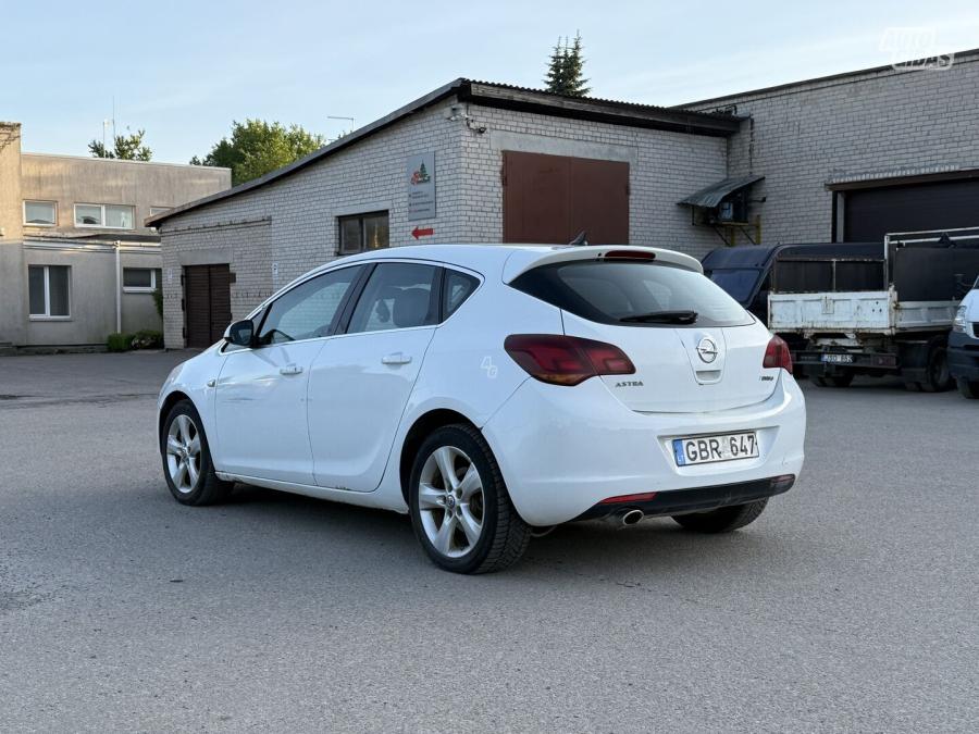 Balts Opel Astra 2010 Viļņa, ar dzinēja tilpumu 1.60 L un nobraukumu 290 tūkst. km par 1150 €, foto 4 vietnē AUTOMOTO.COM.LV