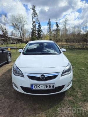 Balts Opel Astra 2010 Rīga, ar dzinēja tilpumu 1.60 L un nobraukumu 273 tūkst. km par 3100 €, foto  vietnē AUTOMOTO.COM.LV