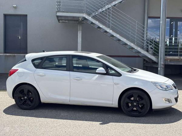 Balts Opel Astra 2010 Utena, ar dzinēja tilpumu 1.60 L un nobraukumu 184 tūkst. km par 4000 €, foto 4 vietnē AUTOMOTO.COM.LV