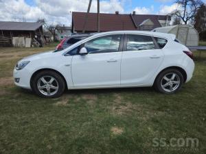 Balts Opel Astra 2010 Cēsis, ar dzinēja tilpumu 1.60 L un nobraukumu 273 tūkst. km par 1700 €, foto 4 vietnē AUTOMOTO.COM.LV