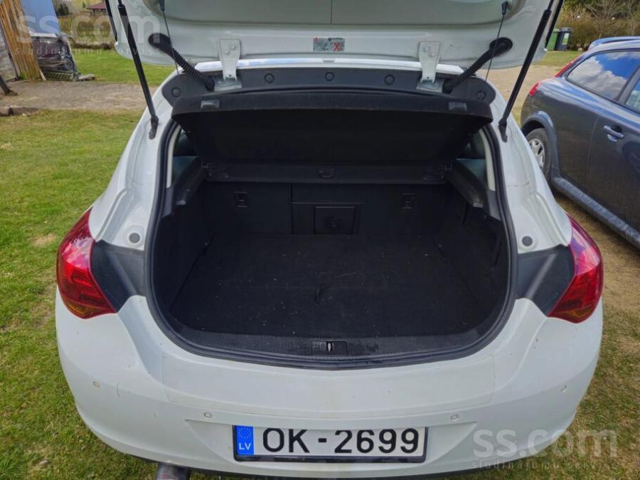 Balts Opel Astra 2010 Cēsis, ar dzinēja tilpumu 1.60 L un nobraukumu 273 tūkst. km par 1700 €, foto 6 vietnē AUTOMOTO.COM.LV