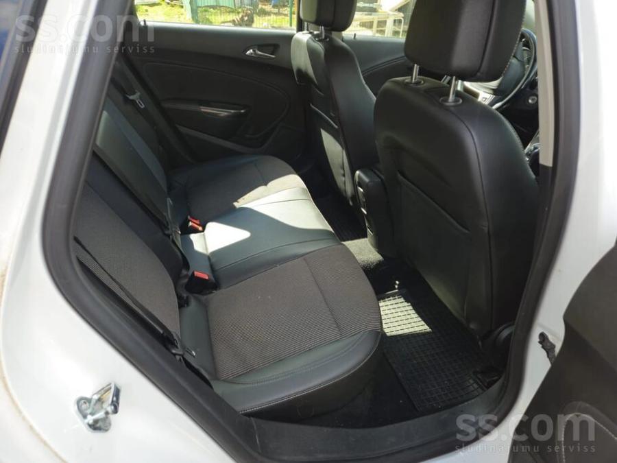 Balts Opel Astra 2010 Cēsis, ar dzinēja tilpumu 1.60 L un nobraukumu 273 tūkst. km par 1700 €, foto 7 vietnē AUTOMOTO.COM.LV