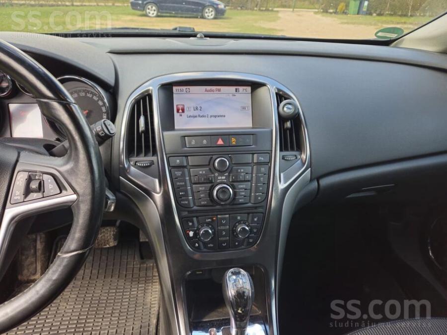 Balts Opel Astra 2010 Cēsis, ar dzinēja tilpumu 1.60 L un nobraukumu 273 tūkst. km par 1700 €, foto 12 vietnē AUTOMOTO.COM.LV