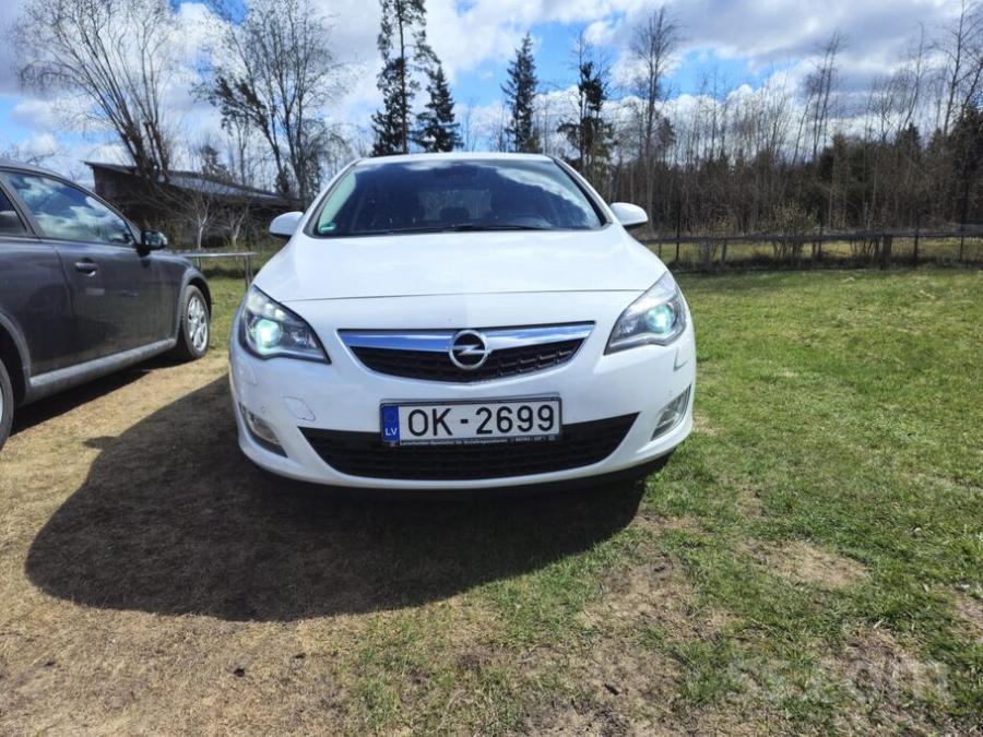 Balts Opel Astra 2010 Cēsis, ar dzinēja tilpumu 1.60 L un nobraukumu 273 tūkst. km par 1700 €, foto 13 vietnē AUTOMOTO.COM.LV